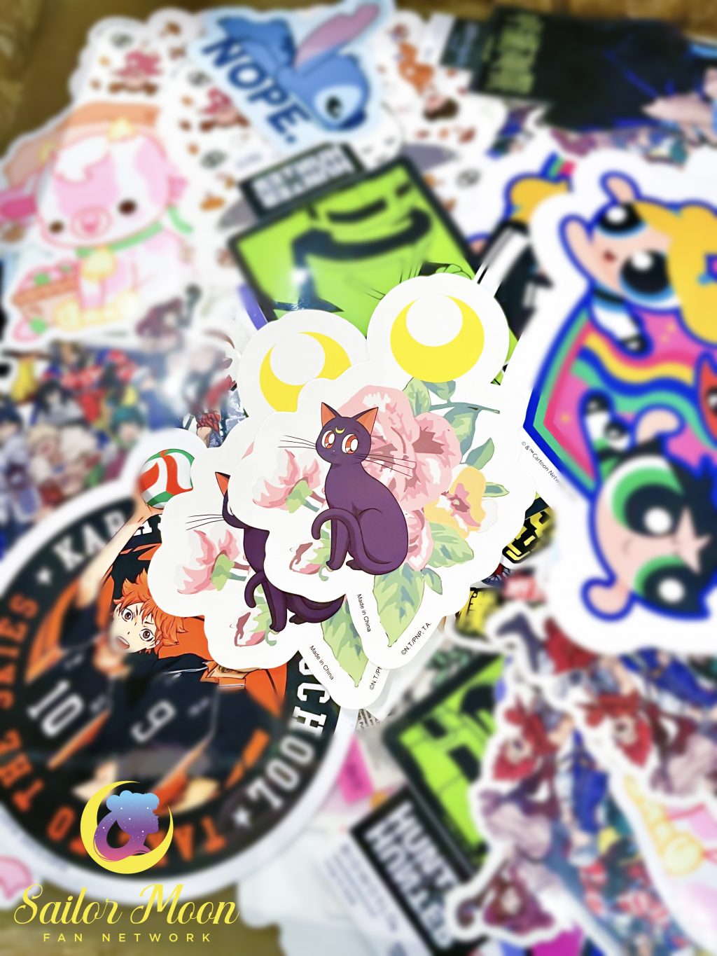 Hot Topic: Luna Floral Sticker